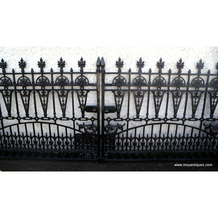 Cast Iron Gates & Piers - Moy Antiques