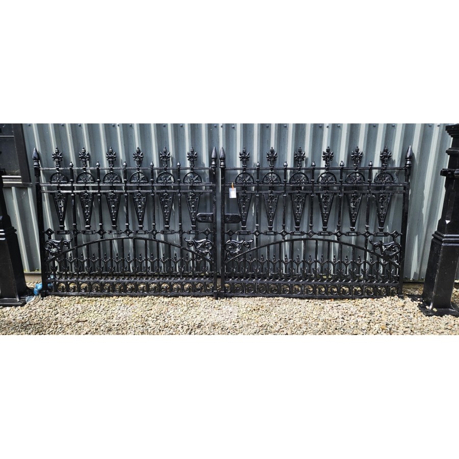Cast Iron Gates & Piers - Moy Antiques