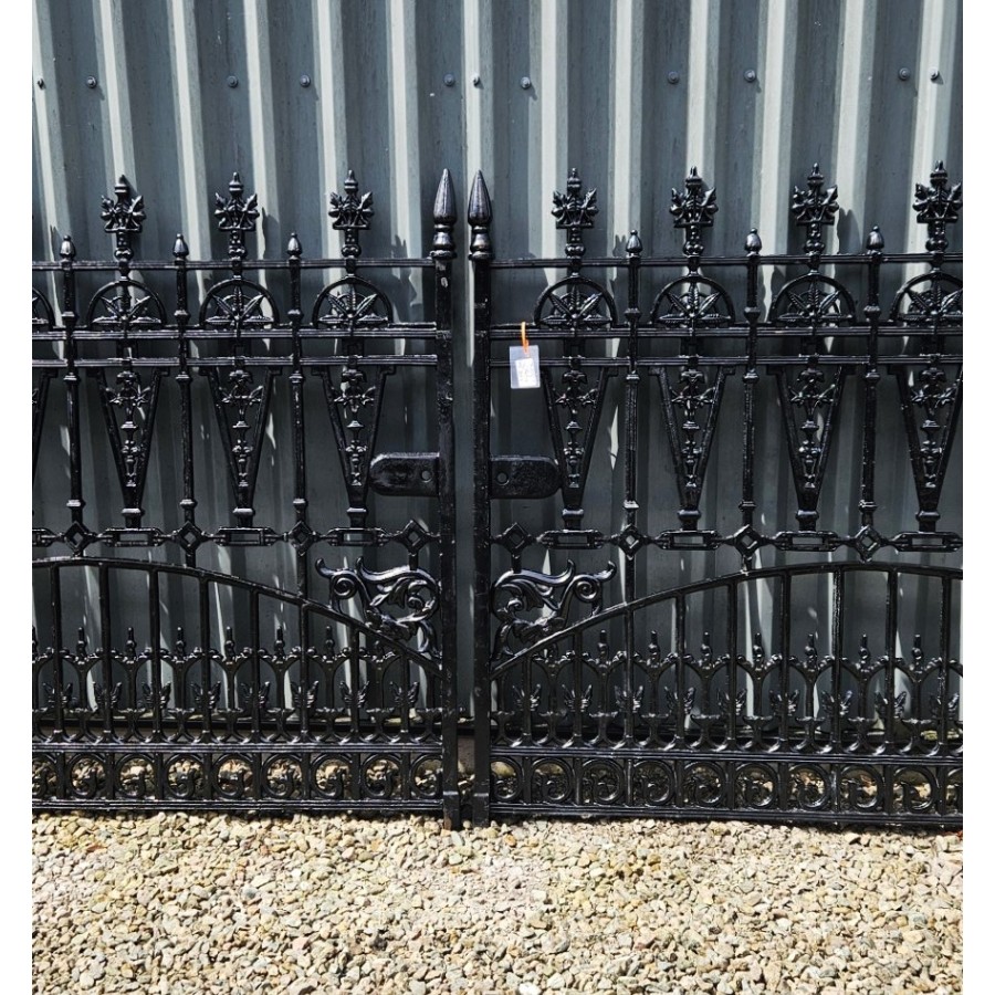 Cast Iron Gates & Piers - Moy Antiques