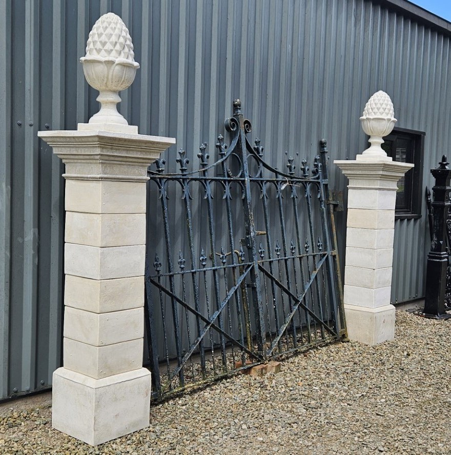 Classic Gate Piers - Moy Antiques
